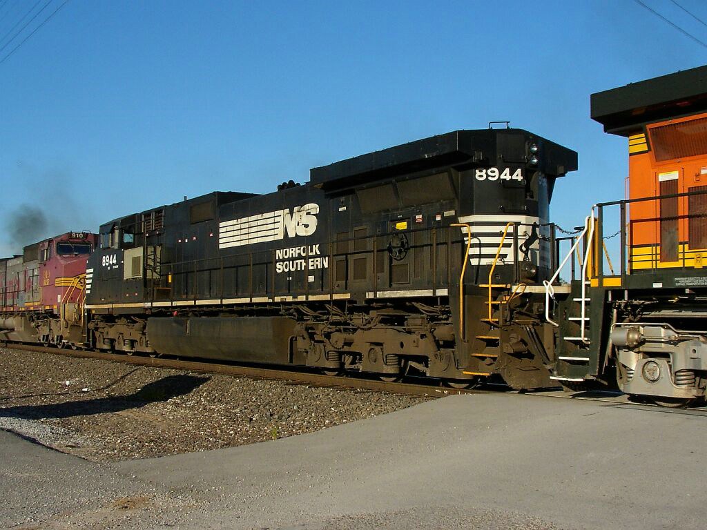 NS 8944